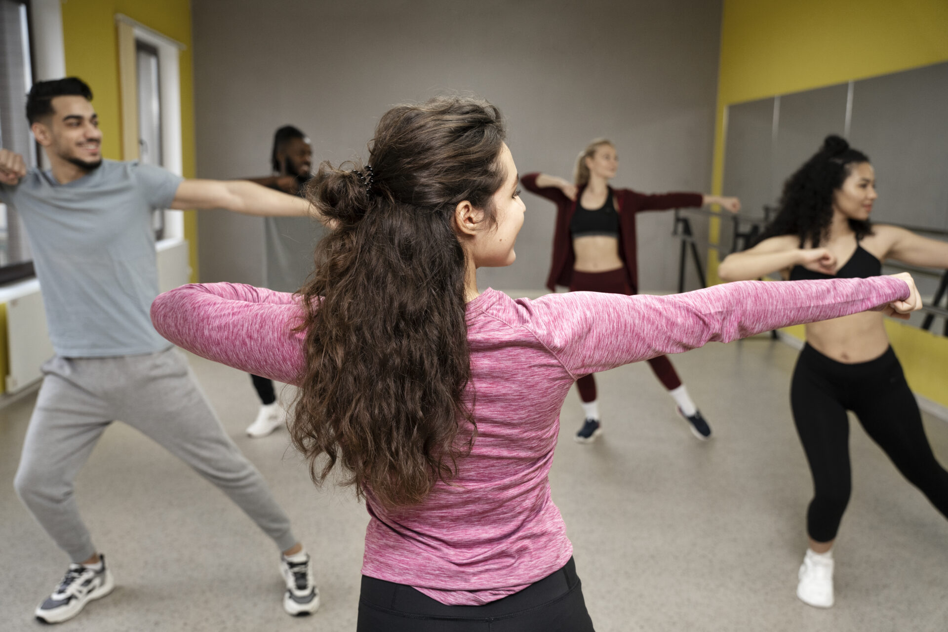 ¿Conoces los beneficios al bailar? ¡Aquí te decimos cuales son! | Fitness