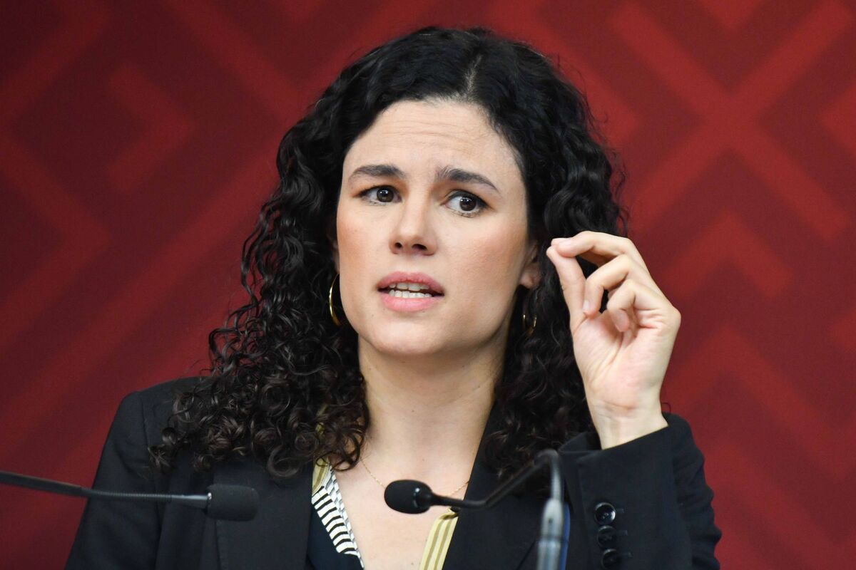 Luisa María Alcalde defiende la libertad de Beatriz Gutiérrez Müller ...