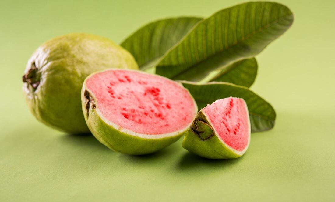 Por esta razón deberías comer guayaba con frecuencia, según los ...